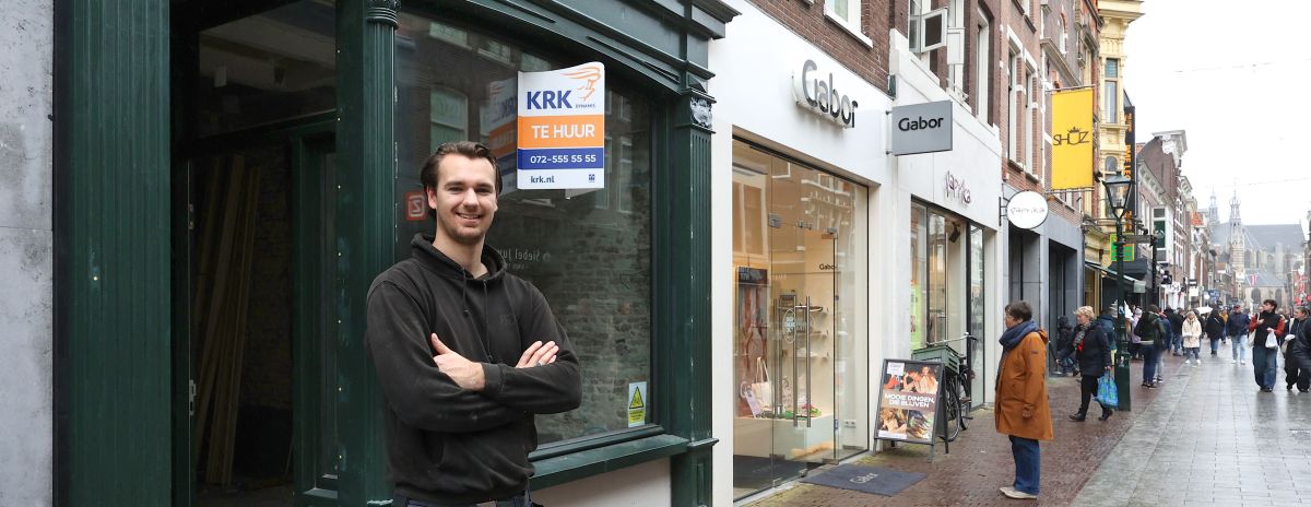 Voormalige Flandria winkel heeft historische pui terug - Erfgoed Alkmaar